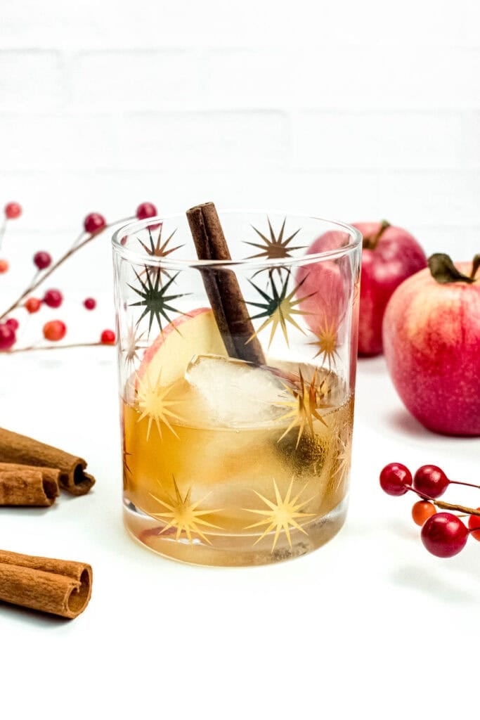 27+ Apple Cocktails & Mocktails to Try this Season