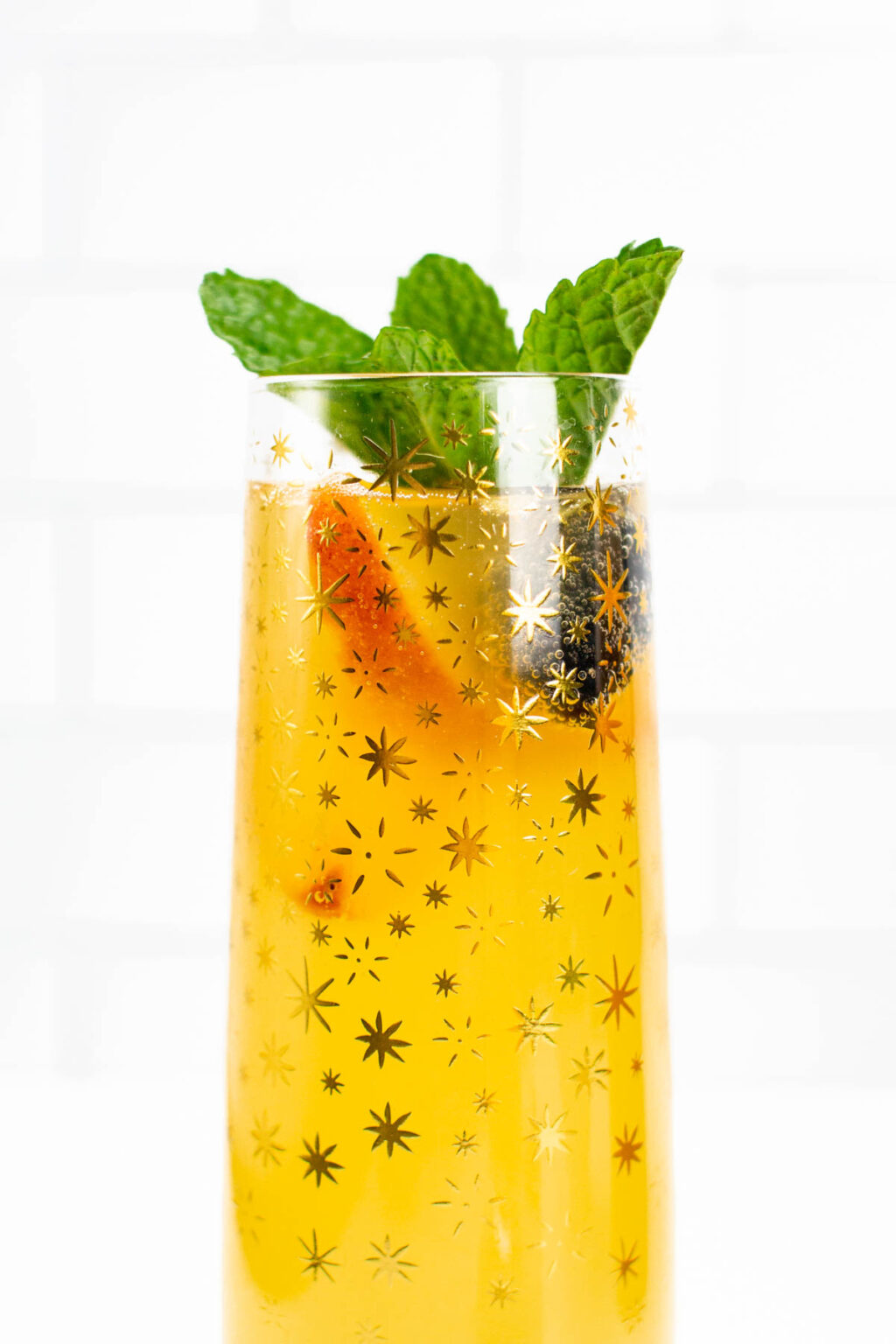 17+ Refreshing Peach Cocktails to Make at Home