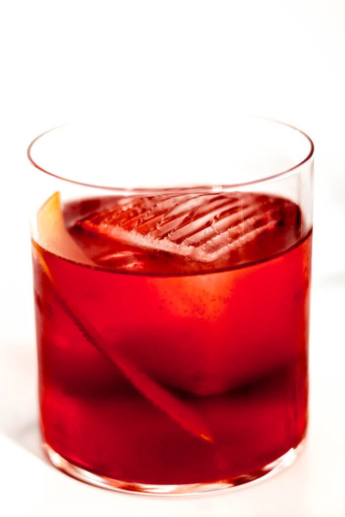 12+ Red-Themed Cocktails for Every Occasion