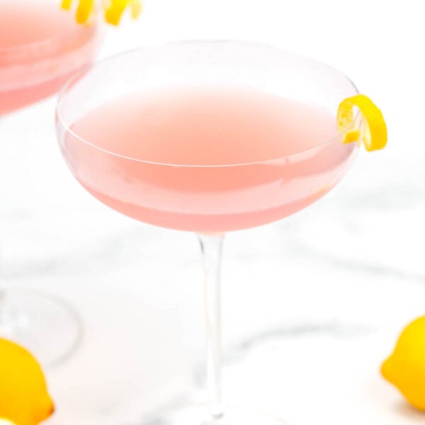 Classic Cosmopolitan Drink Recipe (Just Like Carrie Bradshaw's ...