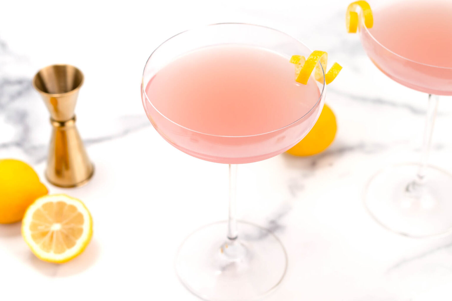 Classic Cosmopolitan Drink Recipe (Just Like Carrie Bradshaw's ...