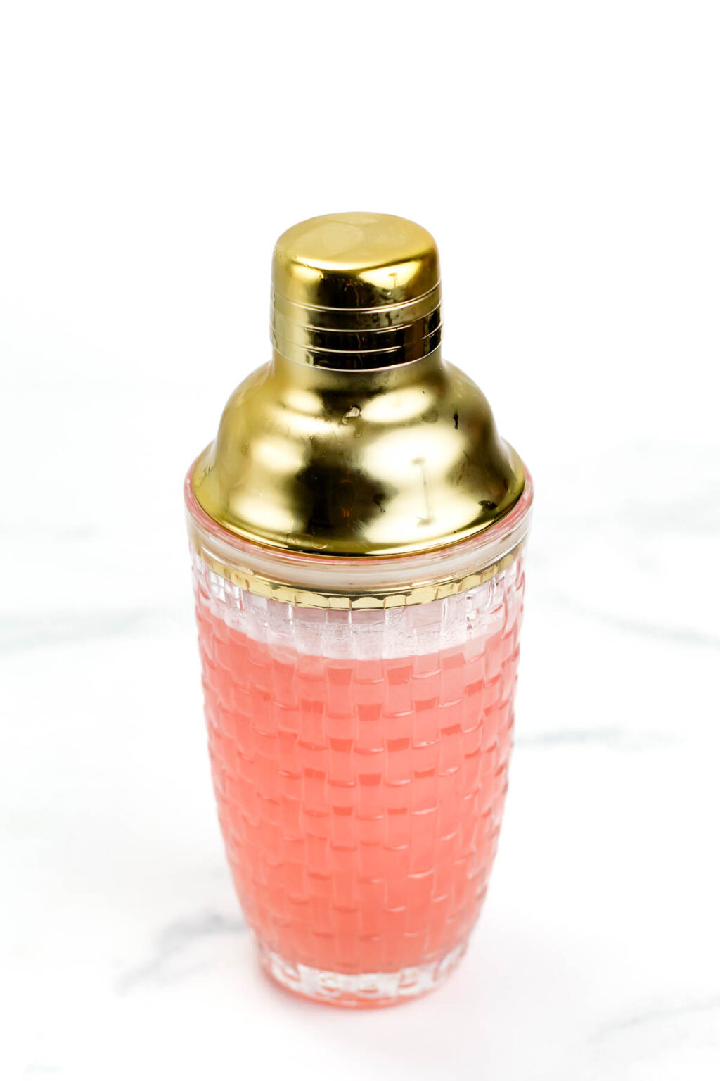 Classic Cosmopolitan Drink Recipe (Just Like Carrie Bradshaw's ...