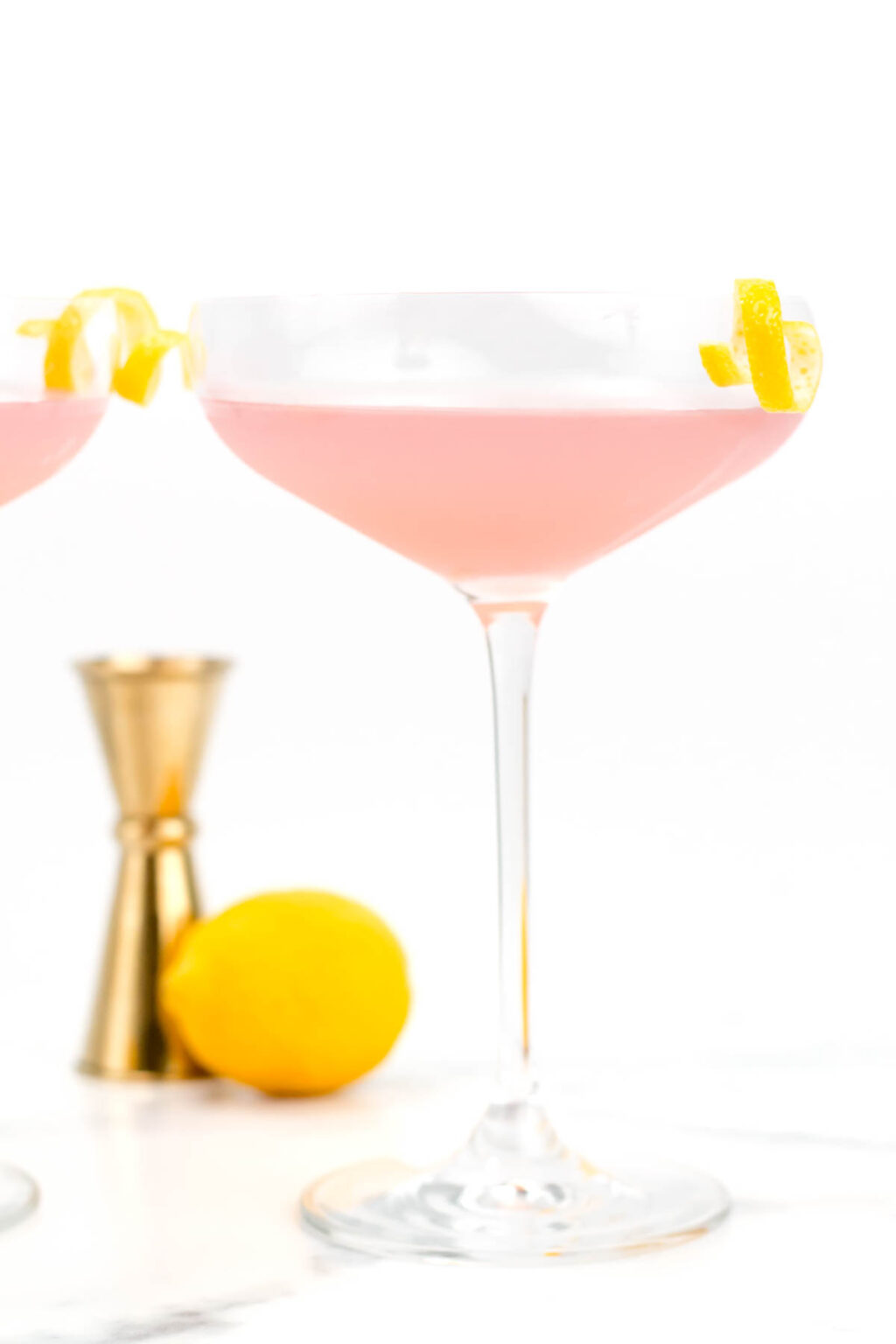Classic Cosmopolitan Drink Recipe (Just Like Carrie Bradshaw's ...