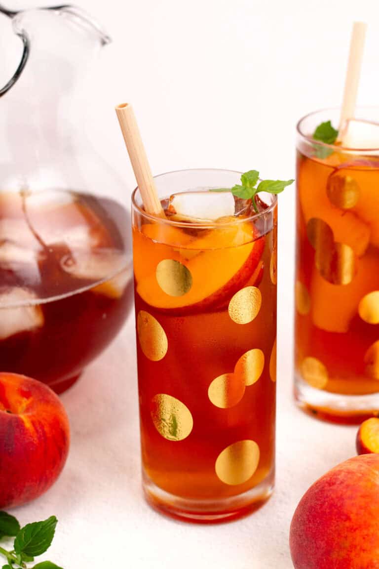 17+ Refreshing Peach Cocktails to Make at Home