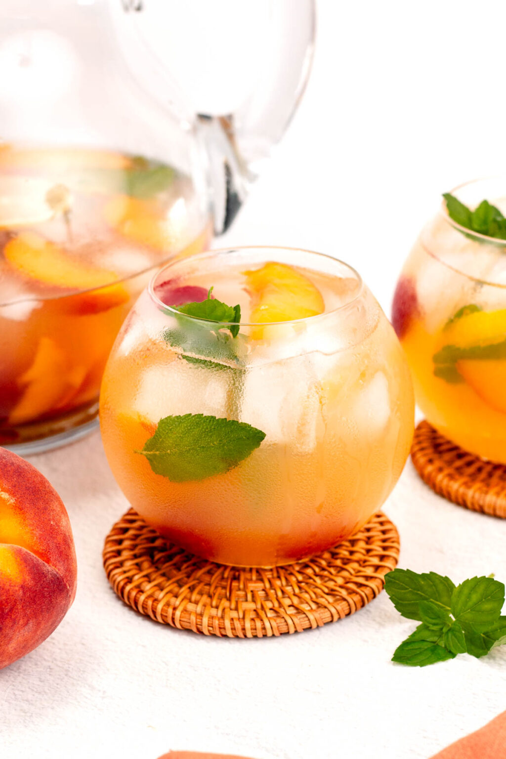 17+ Refreshing Peach Cocktails to Make at Home